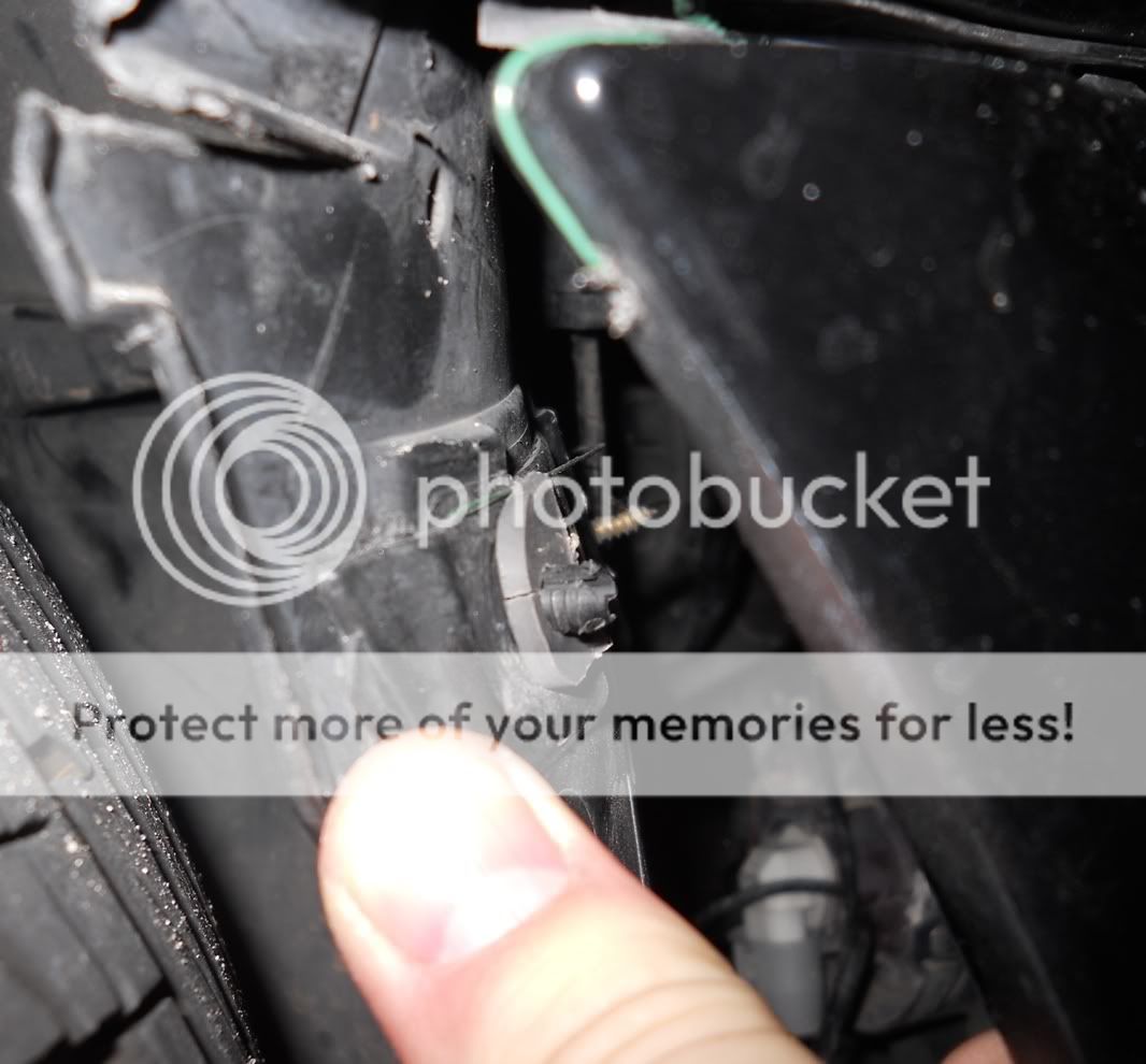 04 325ci front bumper parts - what the?